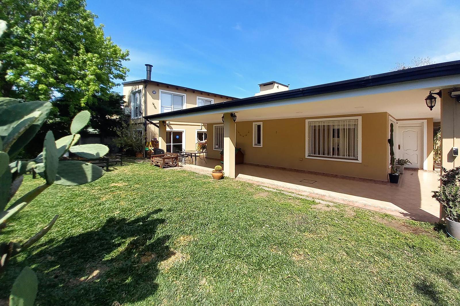 Venta | VENTA/PERMUTA - Casa de 2 dormitorios con jardín y cochera. La Florida, Rosario ...