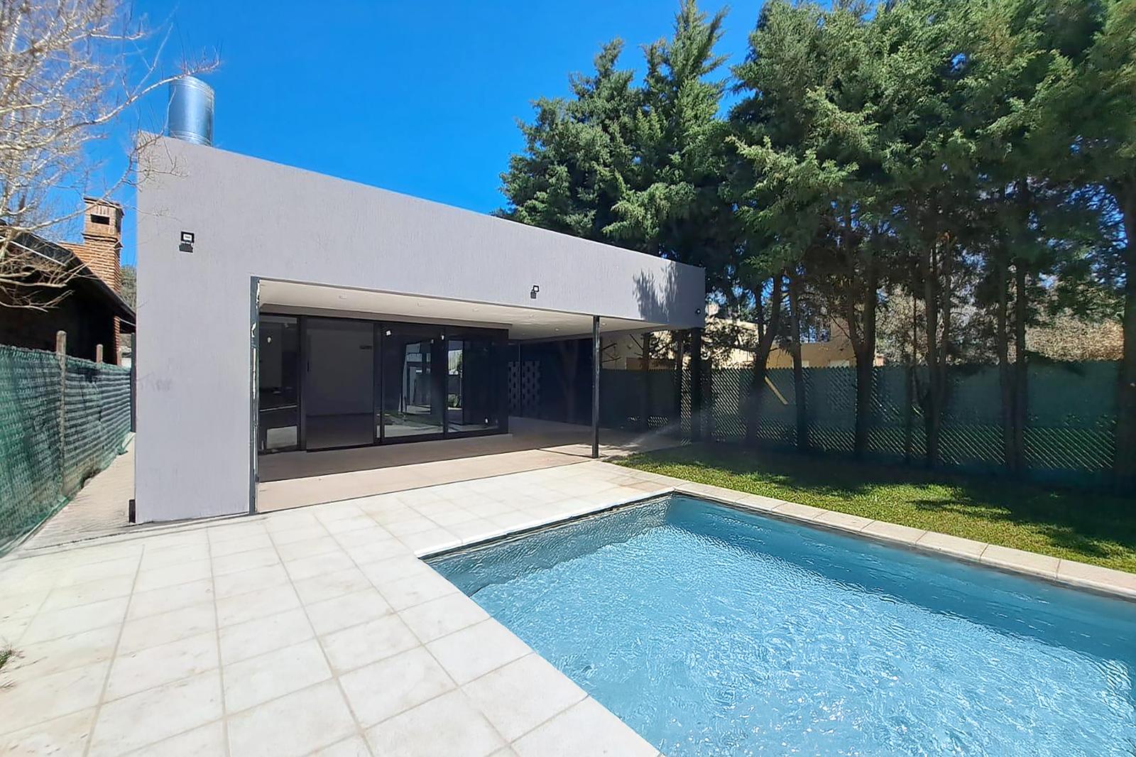 Venta | VENTA/PERMUTA - Casa de 3 dormitorios con cochera y piscina. Roldán. | SHO6421862