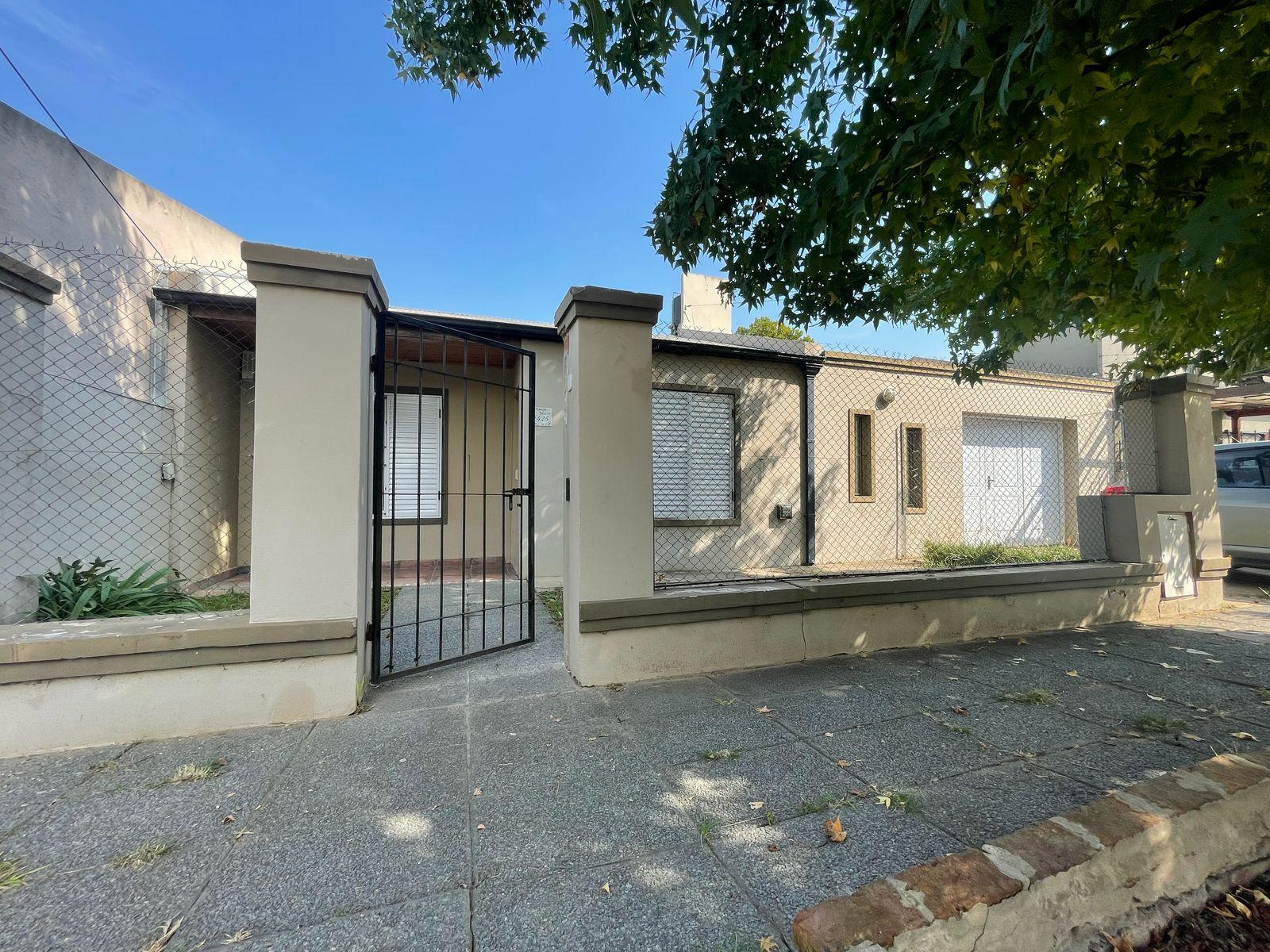 Alquiler | CASA 3 AMBIENTES EN ALQUILER LUJAN RAMON FALCON 425 | AHO6940282