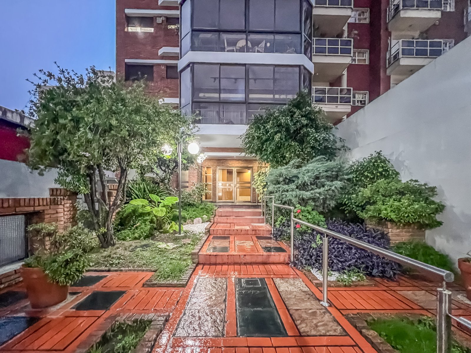 Venta | PISO 4 AMBIENTES. CON COCHERA. EDIFICIO DE CATEGORIA ...