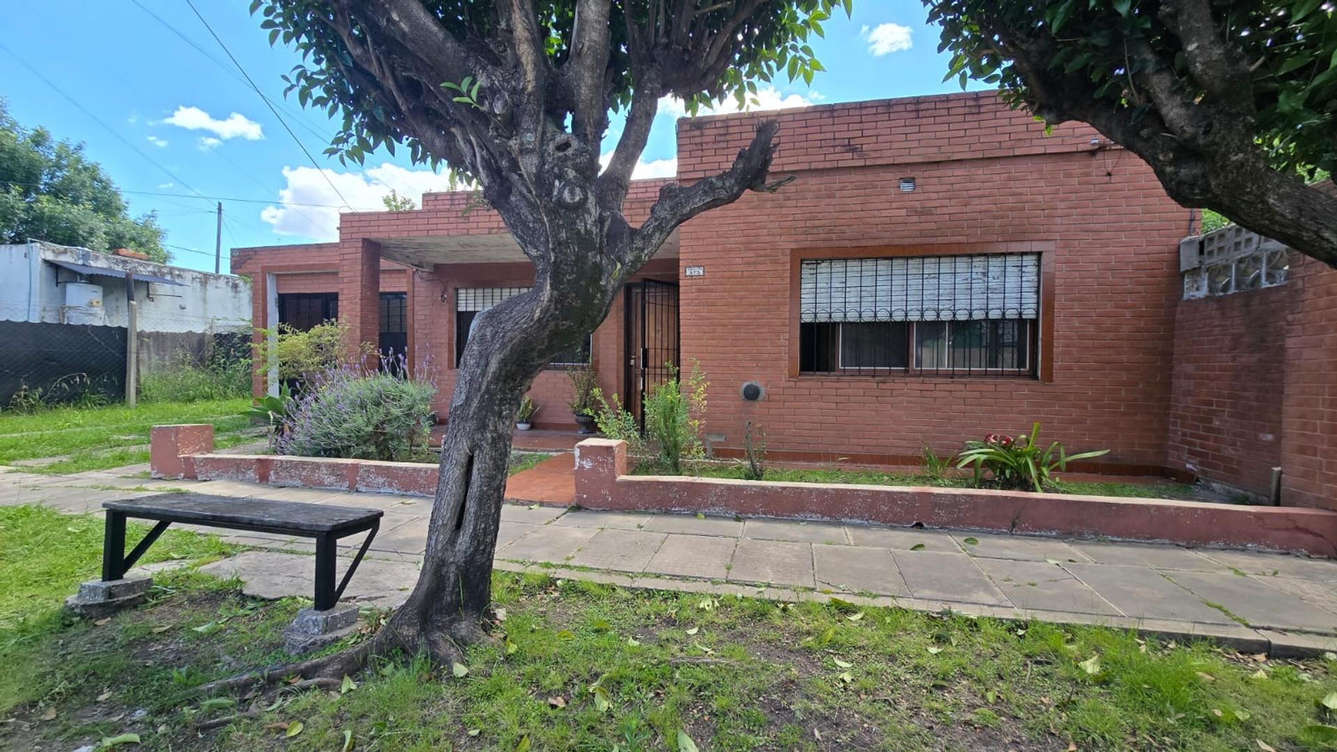 Venta | Dos casas venta amplio lote Ituzaingó Villa Ariza Inversor ...