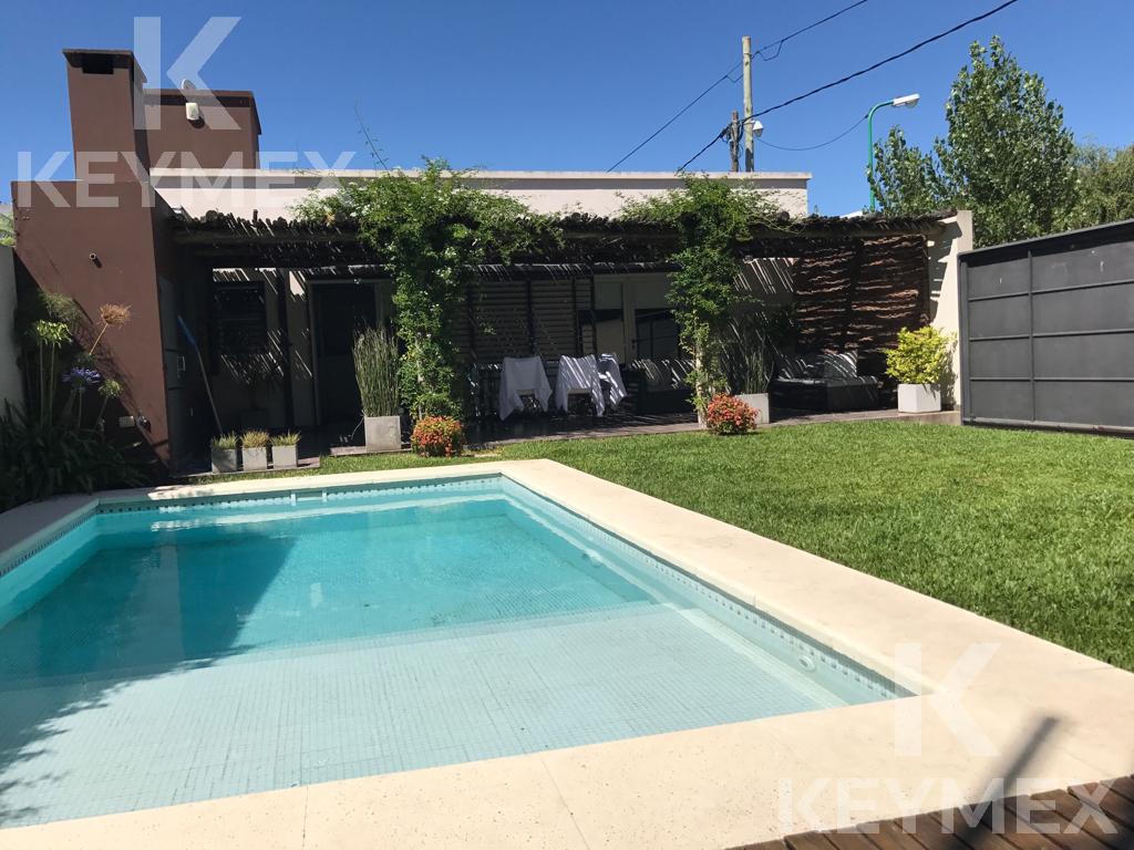 Alquiler | Casa 3 Dormitorios. Parque y Pileta - 2 Cocheras - Quincho | KHO4896320