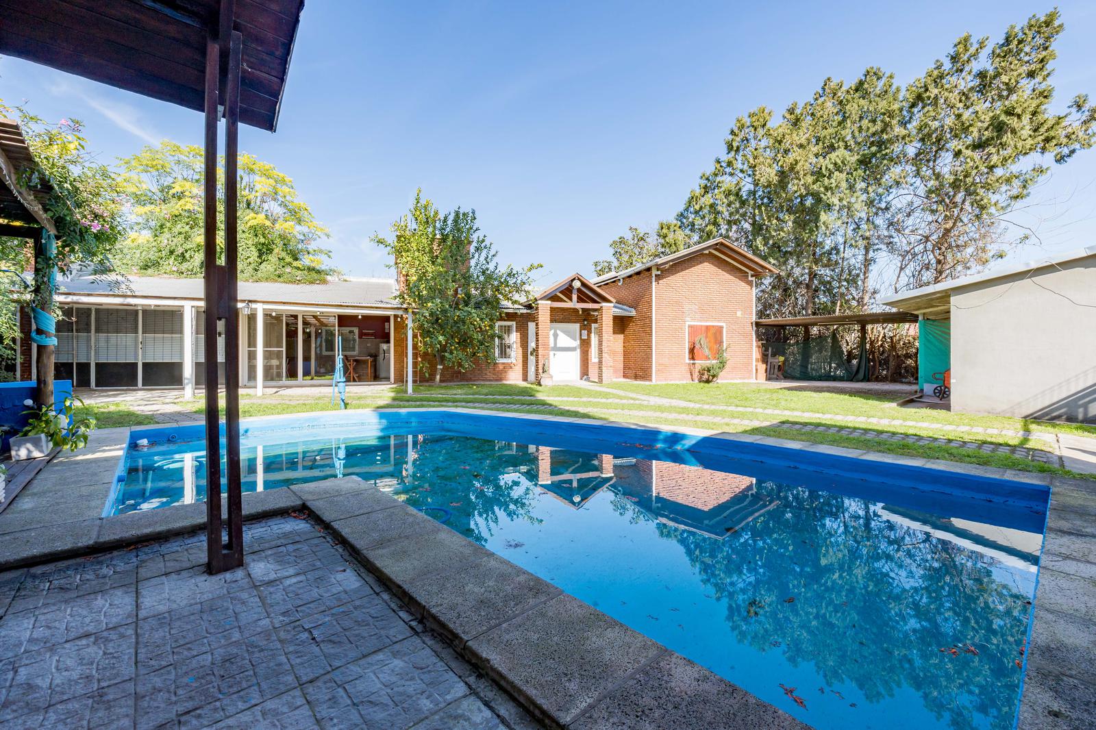 Venta | VENTA - Casa - 2 dormitorios - Pileta, quincho y cochera - Pueblo Esther, Santa Fe ...